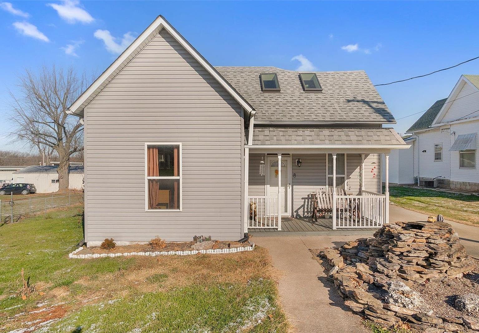 409 E Main St, Perry, MO 63462 | Zillow