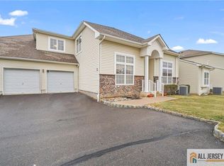 32 Edgemere Dr, Kendall Park, NJ 08824 | MLS #2561390M | Zillow