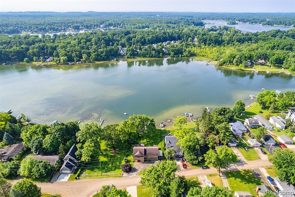 11420 Norway Dr, Hartland, MI 48353 | Zillow