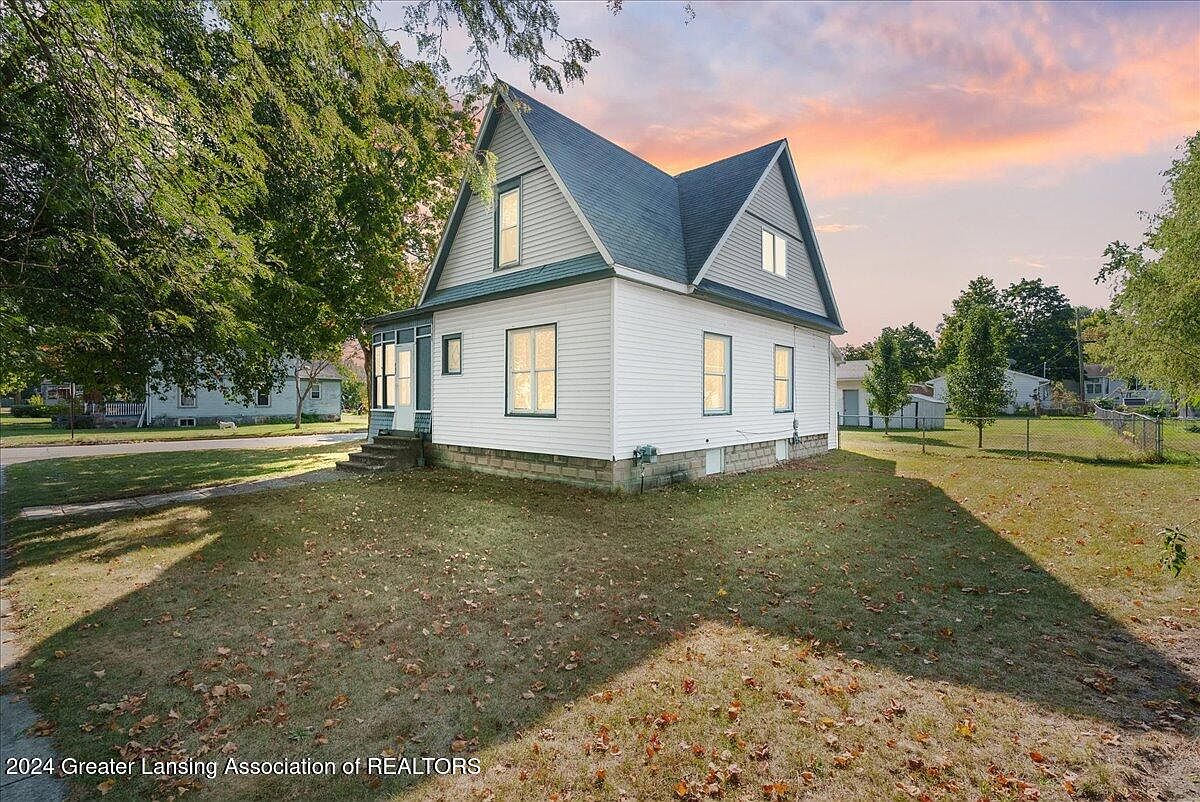 524 Washington St, Nashville, MI 49073 | Zillow