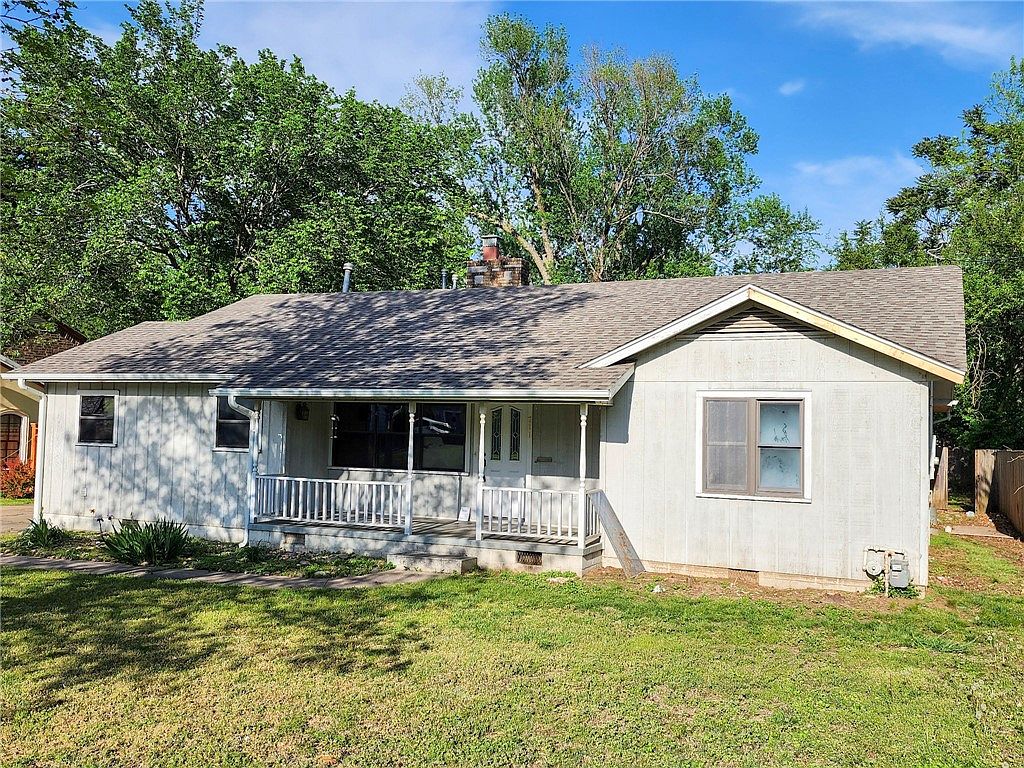 711 Maple Dr, Springdale, AR 72764 | Zillow