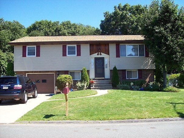 223 Rinaldi Dr, Taylor, PA 18517 | Zillow