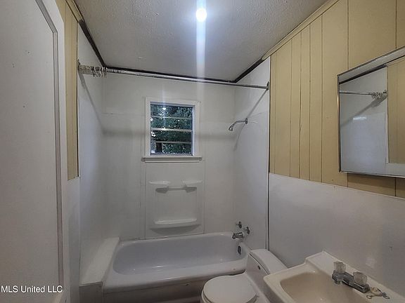 626 W Main St, Senatobia, MS 38668 | Zillow