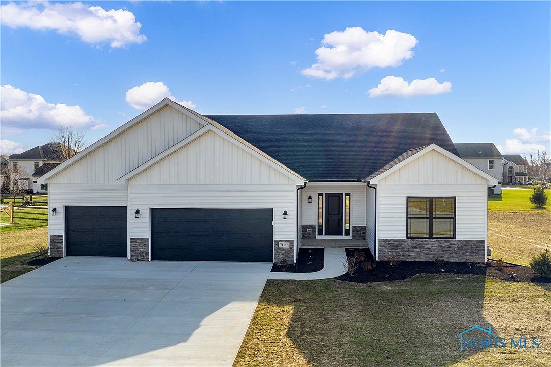 7407 Hunters Chas, Maumee, OH 43537 | Zillow