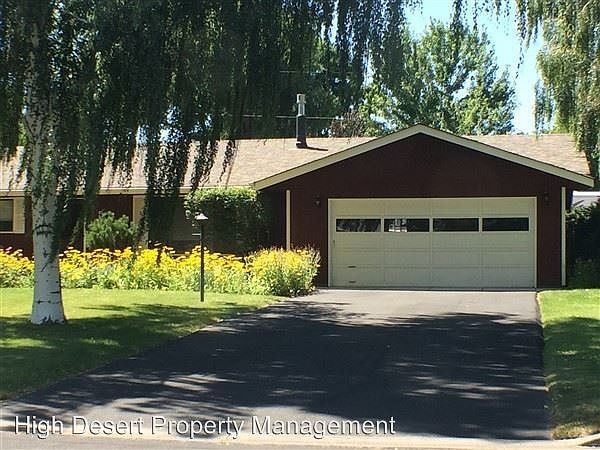 545 NW 9th St, Redmond, OR 97756 | Zillow