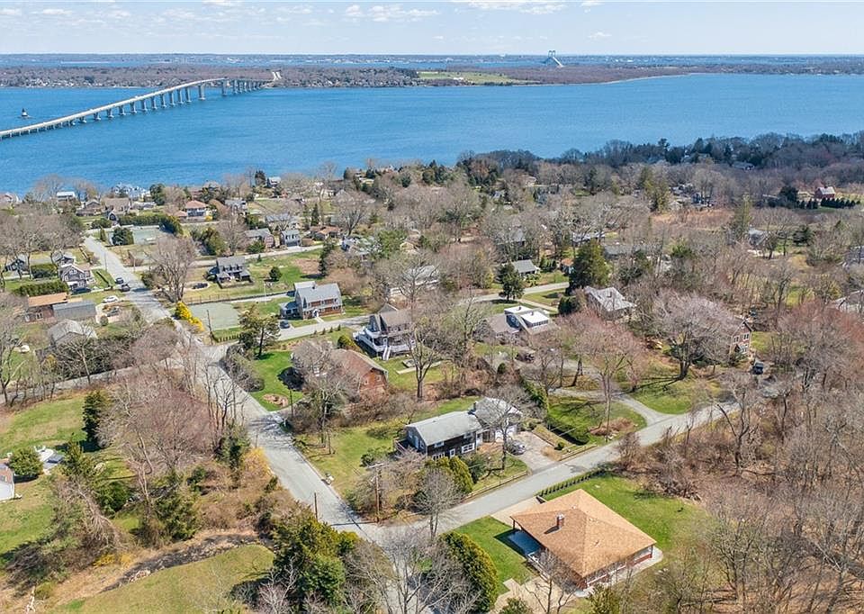 21 Plum Beach Rd, Saunderstown, RI 02874 | Zillow