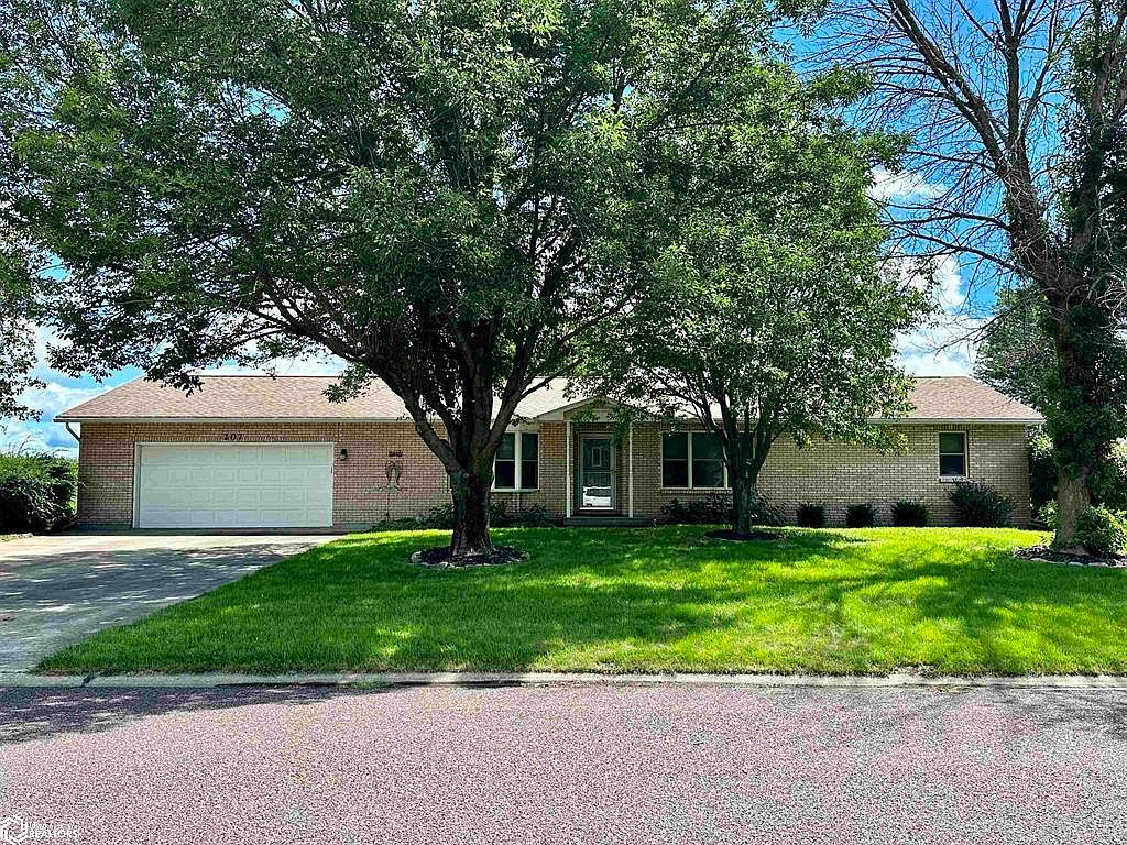 207 Ash St, Ursa, IL 62376 | Zillow