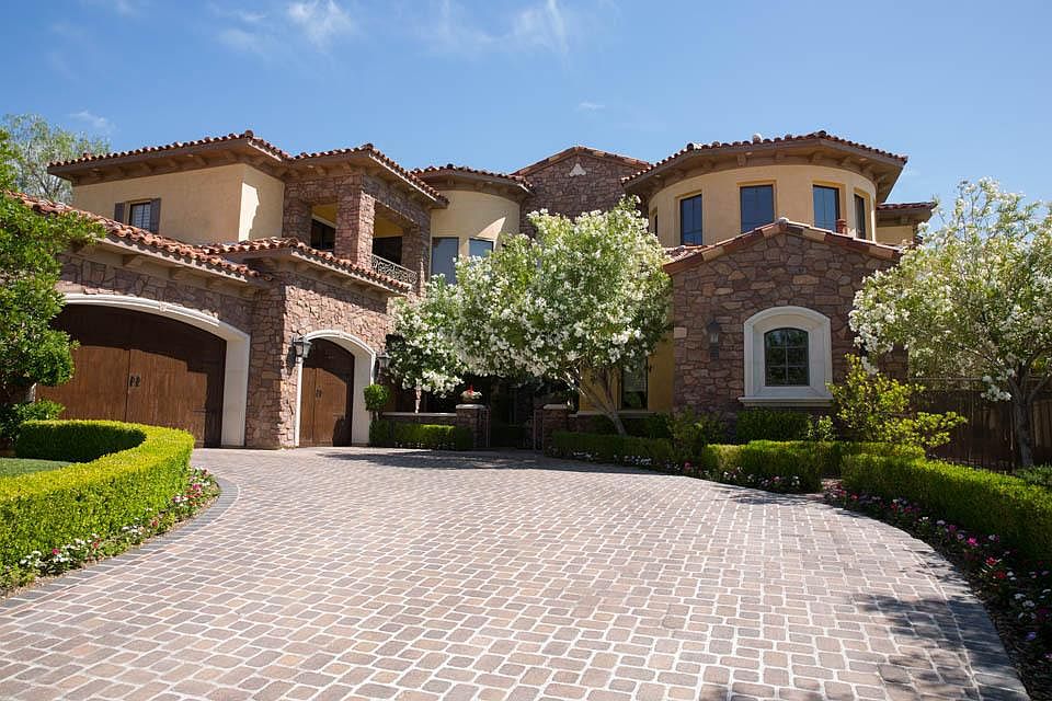 10852 Willow Heights Dr, Las Vegas, NV 89135 | Zillow