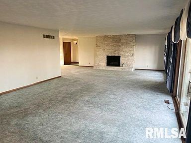 809 8th Ct E, Donahue, IA 52746 | Zillow