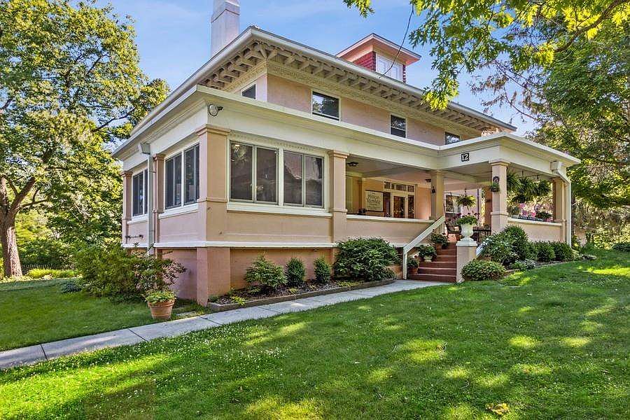 12 Bella Vista Pl, Iowa City, IA 52245 | Zillow