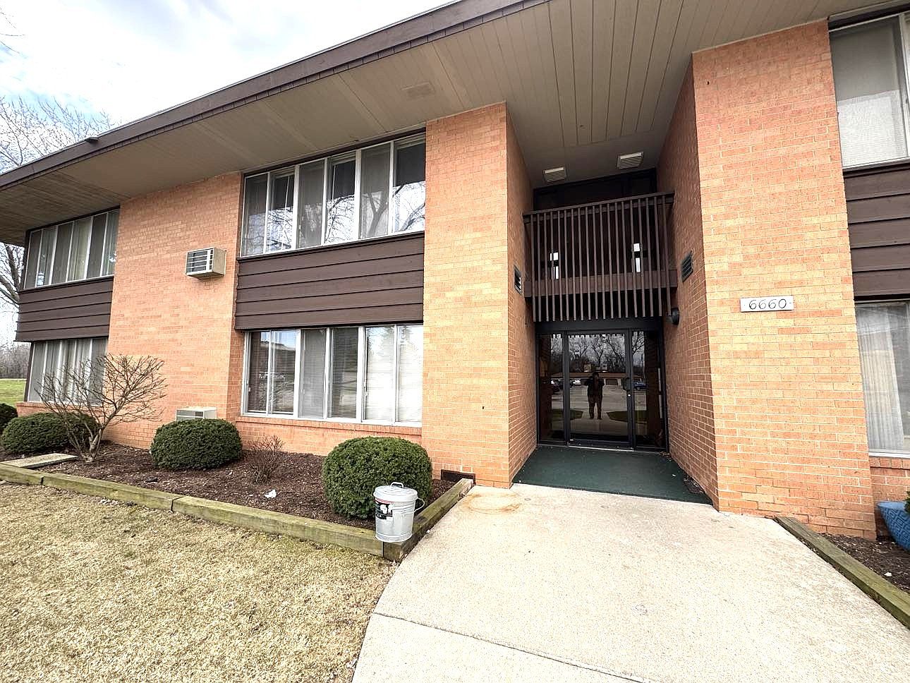 6660 W Barnard Ave APT 102, Milwaukee, WI 53220 | Zillow