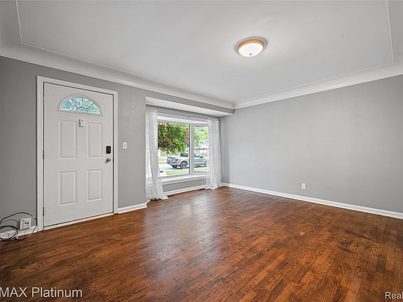 708 Elmwood Dr, Fenton, MI 48430 | MLS #20251019729 | Zillow