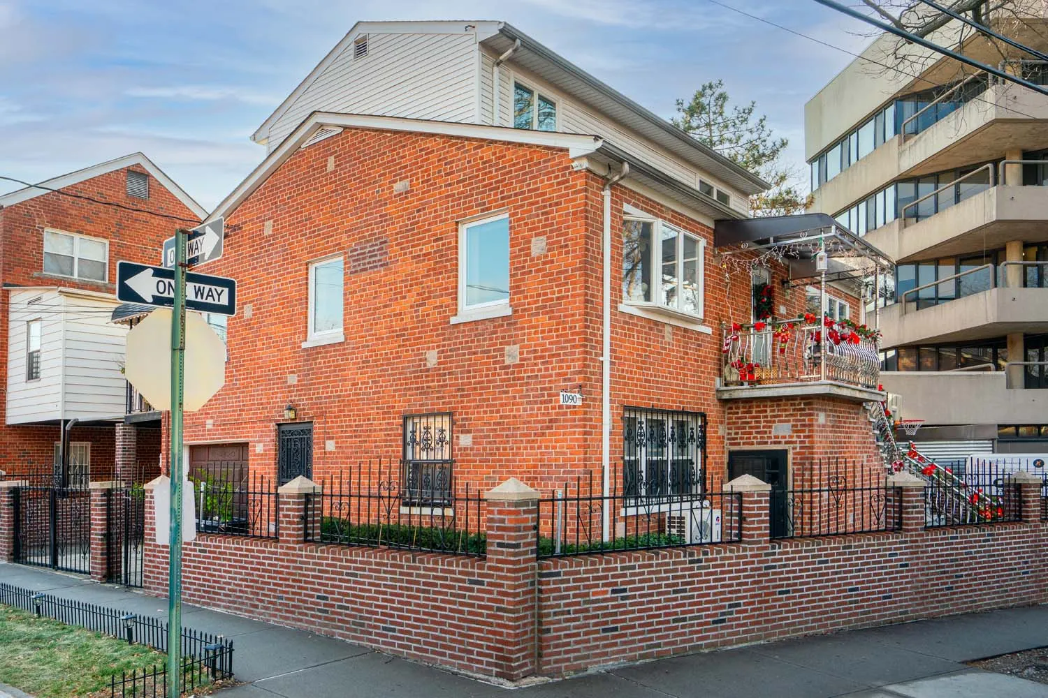 1090 Pelham Parkway South MULTI-FAMILY in Pelham Parkway, Bronx ...