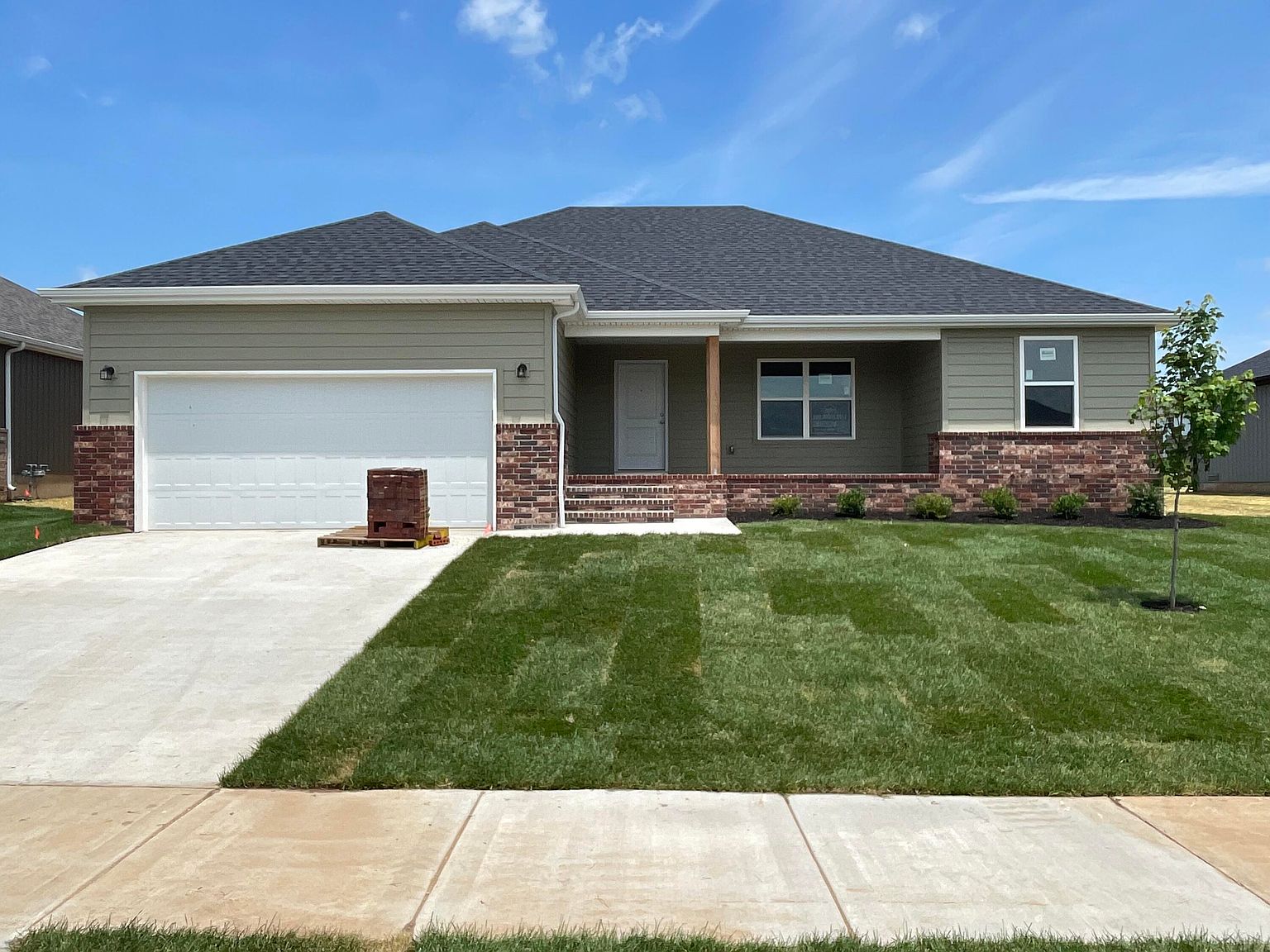 1467 E Macon Street, Republic, MO 65738 | Zillow