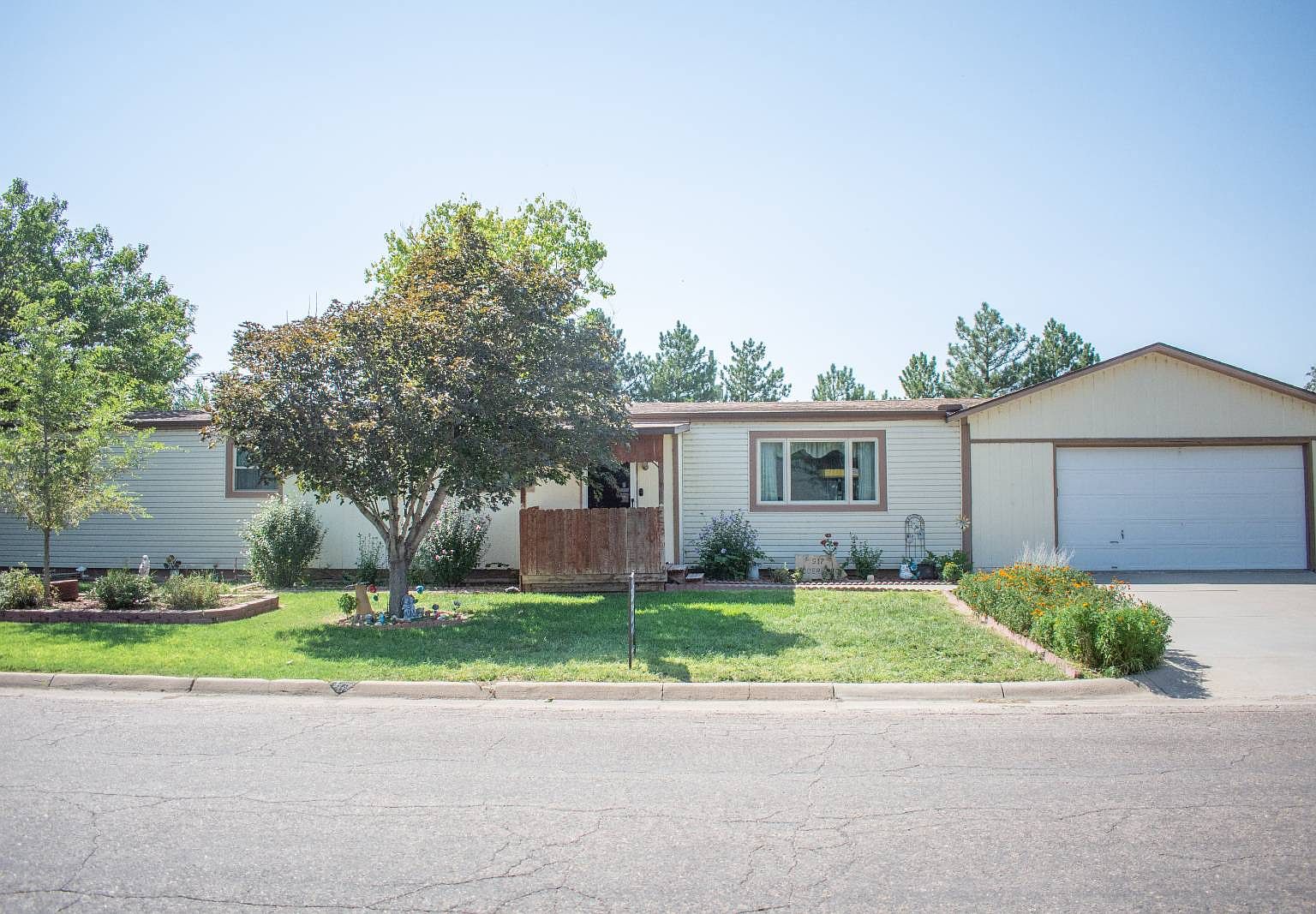 517 Soderberg St, Lakin, KS 67860 | MLS #11343519 | Zillow