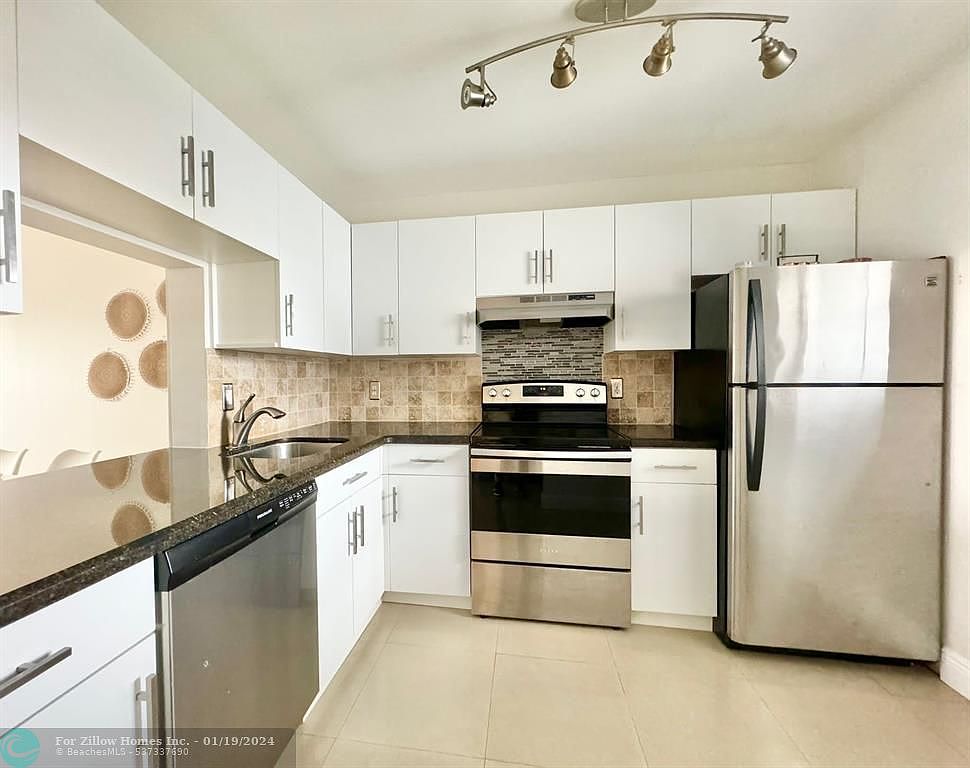 4311 Crystal Lake Dr APT 417, Pompano Beach, FL 33064 | MLS #F10399359 ...
