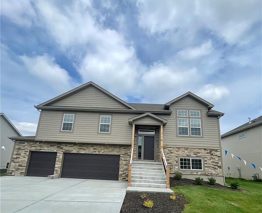 1501 N 162nd Cir, Basehor, KS 66007 | Zillow