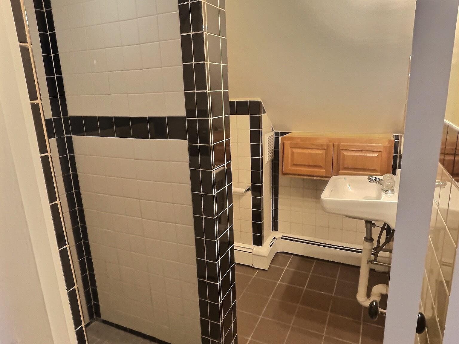 45 Frances Ave APT 3, Cranston, RI 02910 | Zillow