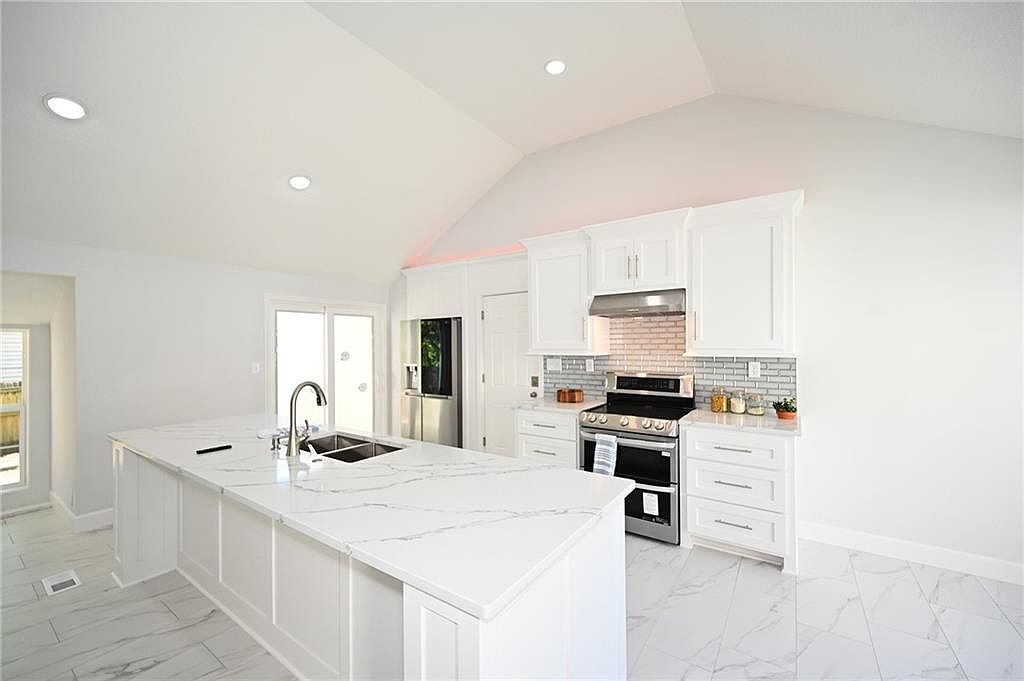 8079 N Stoddard Ave, Kansas City, MO 64152 | MLS #2485100 | Zillow