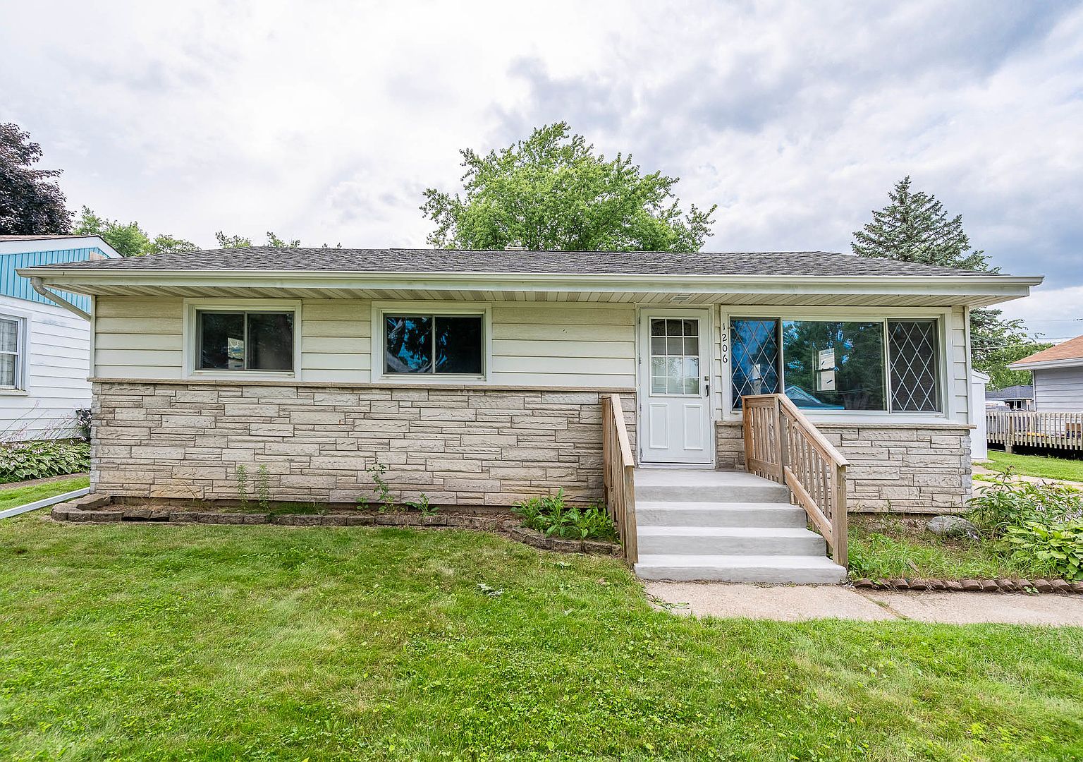 1206 Franklin Ave, Winthrop Harbor, IL 60096 | Zillow