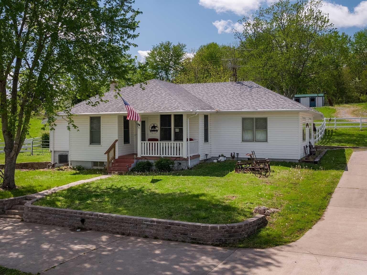 145 Roosevelt Loop, Vienna, IL 62995 | Zillow