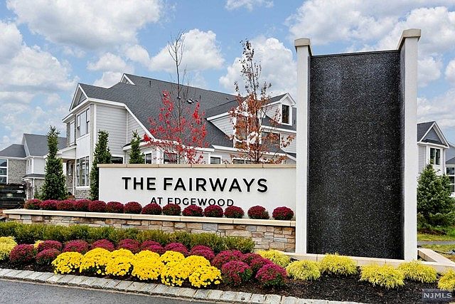 29 Woodmont Cir, River Vale, NJ 07675 | Zillow