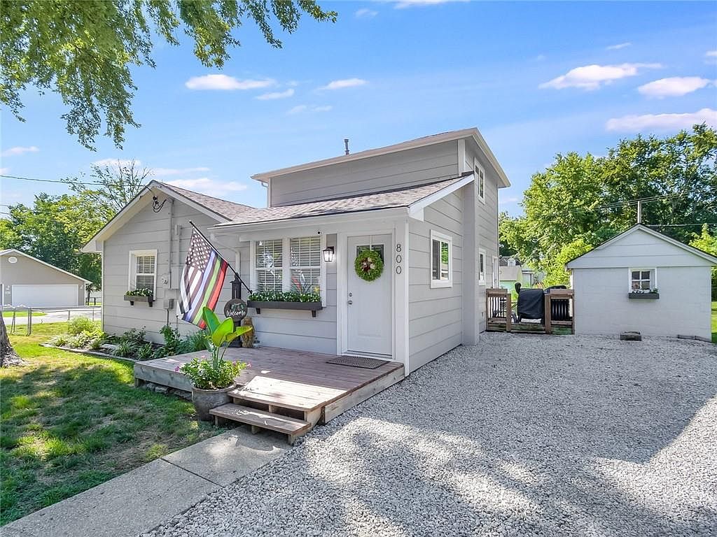800 SW Clinton St, Oak Grove, MO 64075 | MLS #2485526 | Zillow