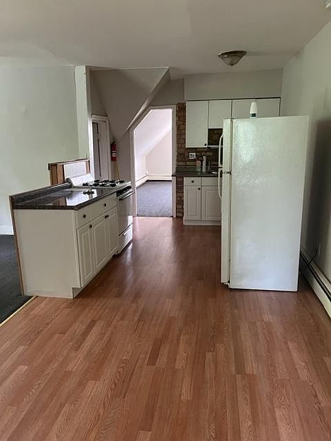 218 S Scott Ave APT 3, Glenolden, PA 19036 | Zillow
