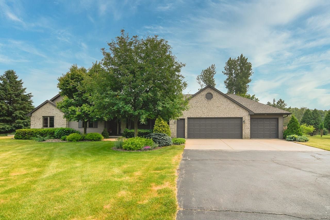 2332 Old Martin Rd, De Pere, WI 54115 | Zillow