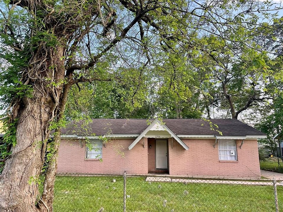 7934 Lynette St, Houston, TX 77028 | Zillow