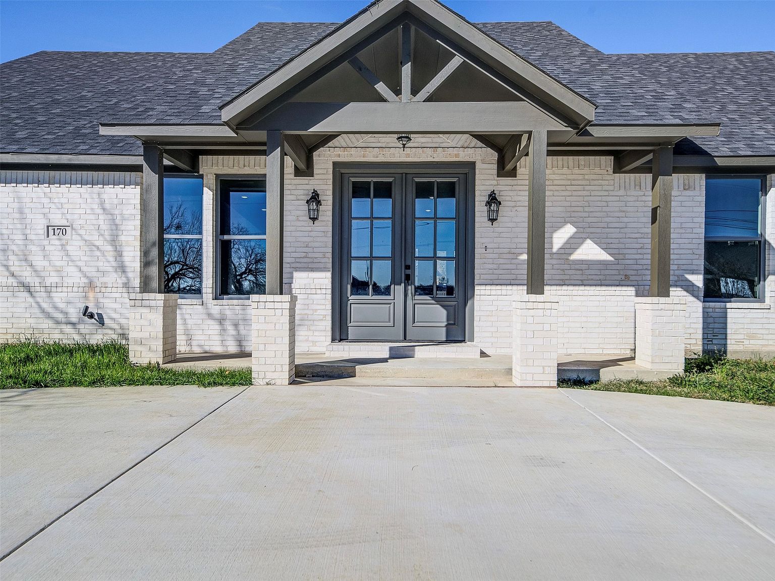 170 Half Moon Way, Bridgeport, TX 76426 | MLS #21182406 | Zillow
