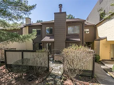 435 Hampton Ridge Dr Akron OH | Zillow