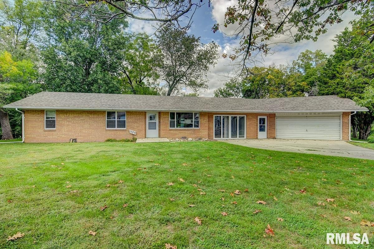 301 W Elm St, Thayer, IL 62689 | Zillow