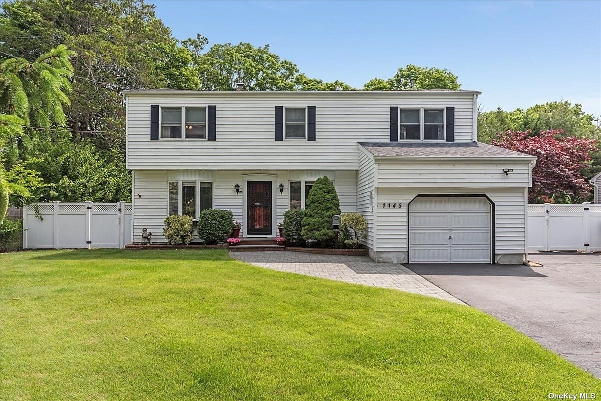 1145 Namdac Avenue, Bay Shore, NY 11706 | MLS #3486338 | Zillow