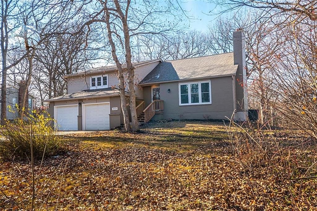 30520 Laurel Dr, Paola, KS 66071 | MLS #2465014 | Zillow