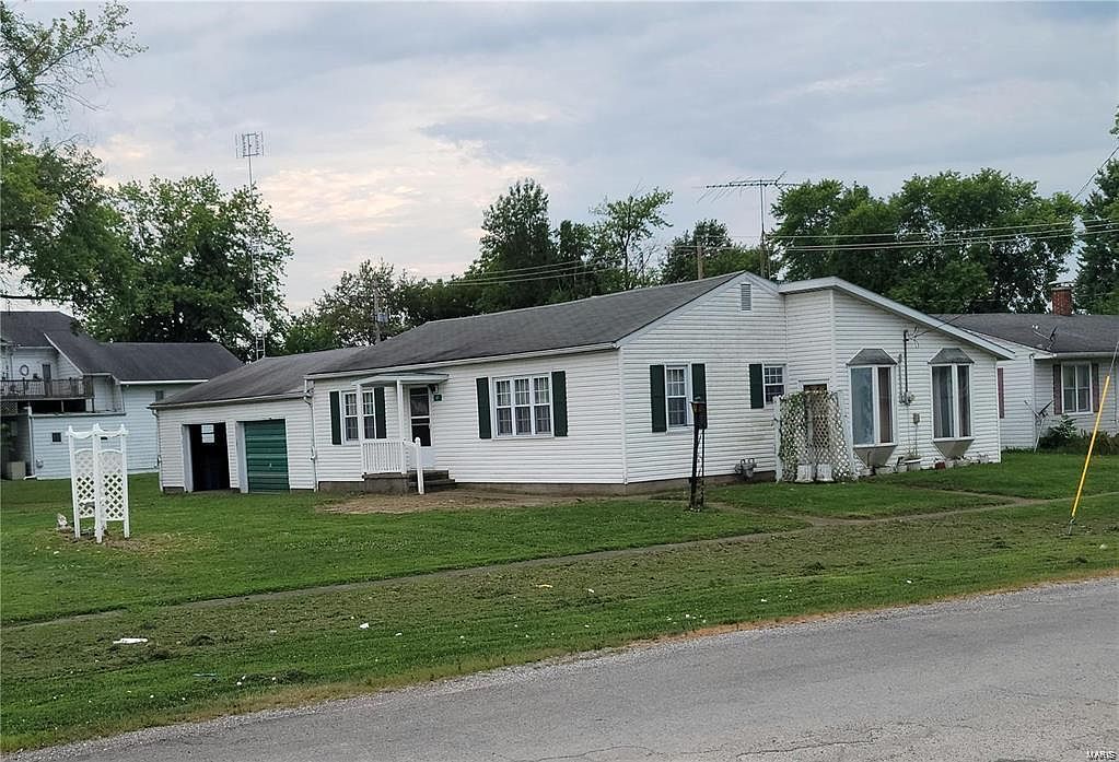 87 N Railroad St, Ashley, IL 62808 | Zillow