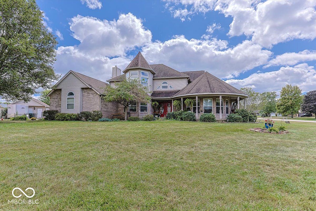 8243 W Cherokee Ln, Fairland, IN 46126 | Zillow