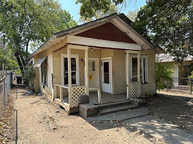 2814 Avenue E, Fort Worth, TX 76105 | Zillow