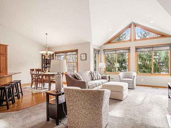 1215 Linwood Dr NW, Grand Rapids, MI 49534 | MLS #26001569 | Zillow