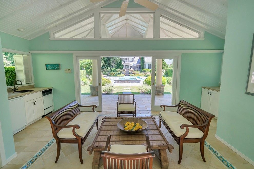 19 Ruxton Rd, East Hampton, NY 11937 | Out East