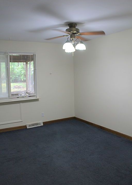 425 Kalmia St Warminster PA | Zillow