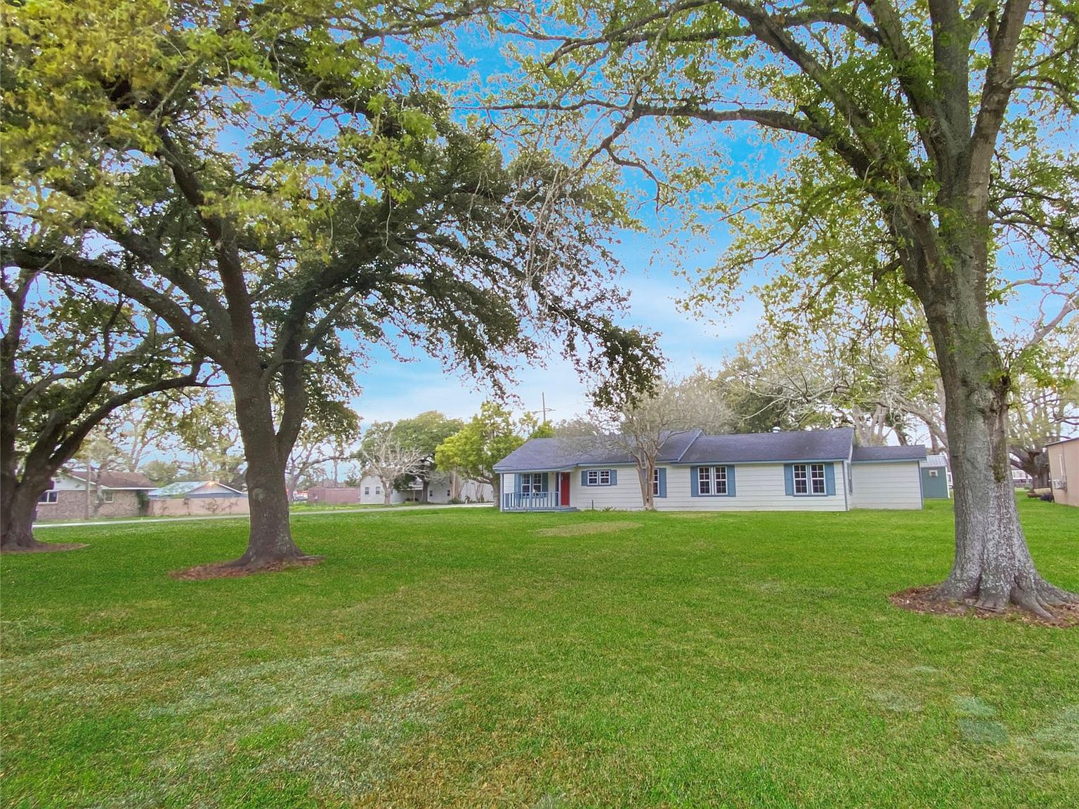 301 E Elm Ave, Winnie, TX 77665 | MLS #95460122 | Zillow