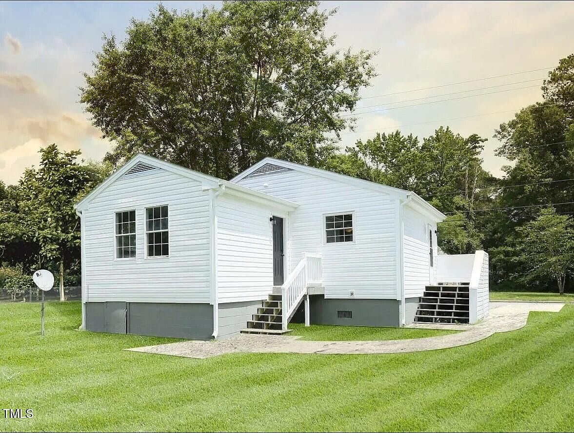 808 Blount St, Smithfield, NC 27577 | MLS #10071696 | Zillow