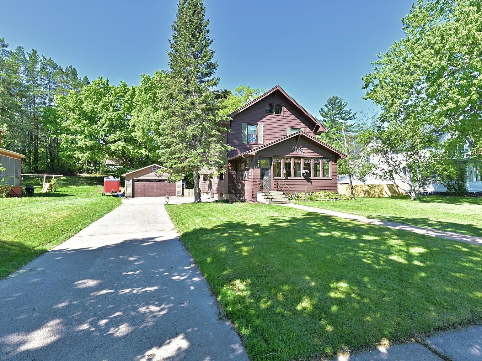 305 Lakeview Blvd, Coleraine, MN 55722 | Zillow