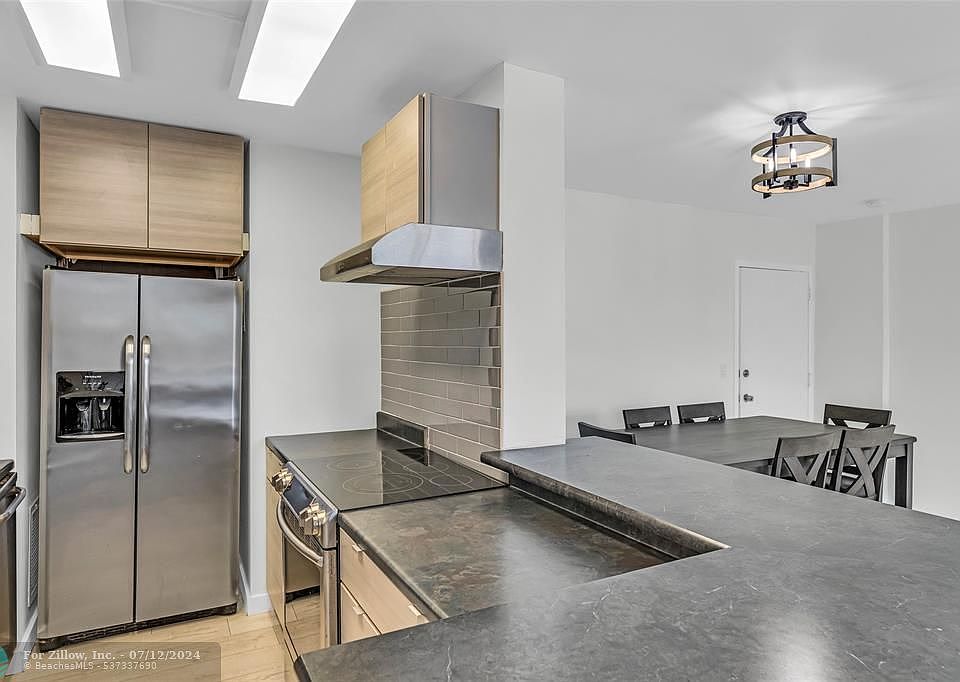 1050 SE 15th St Fort Lauderdale FL | Zillow