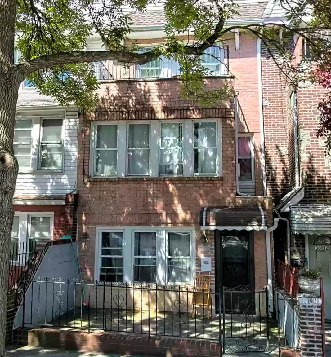 3034 93rd St FLOOR 2, East Elmhurst, NY 11369 | Zillow