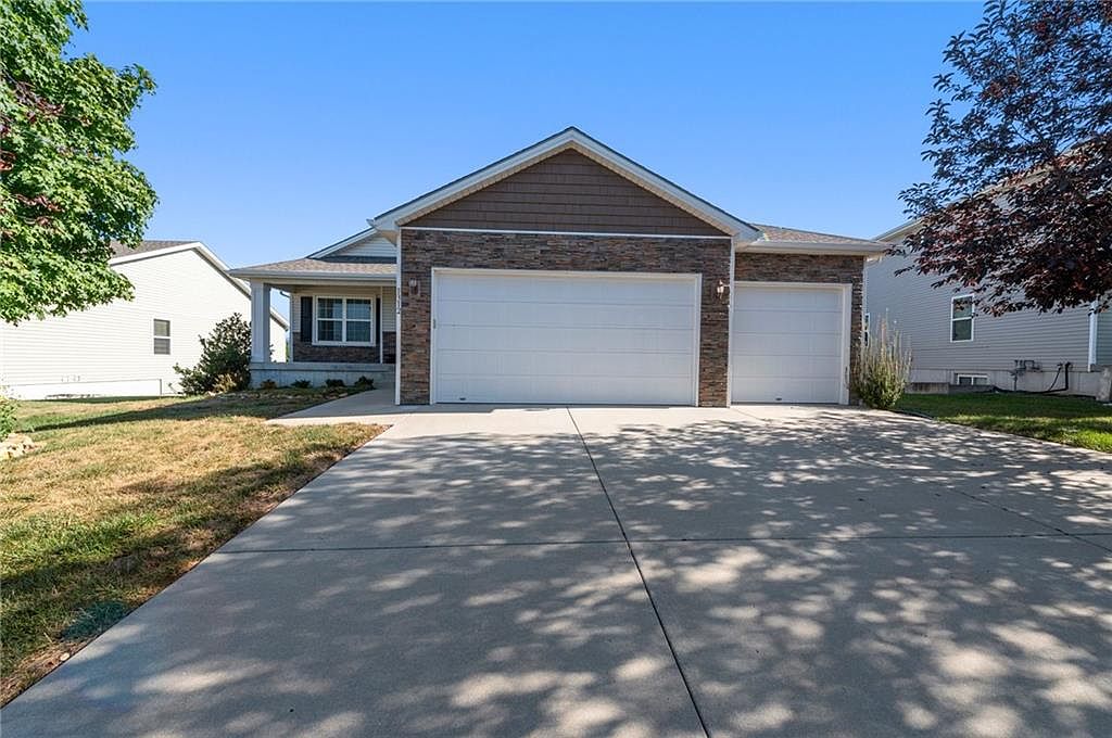 1312 SW Stanfield Rd, Lees Summit, MO 64083 | Zillow