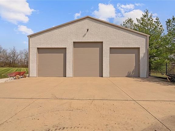25002 Woodland Cir, Lees Summit, MO 64086 | Zillow