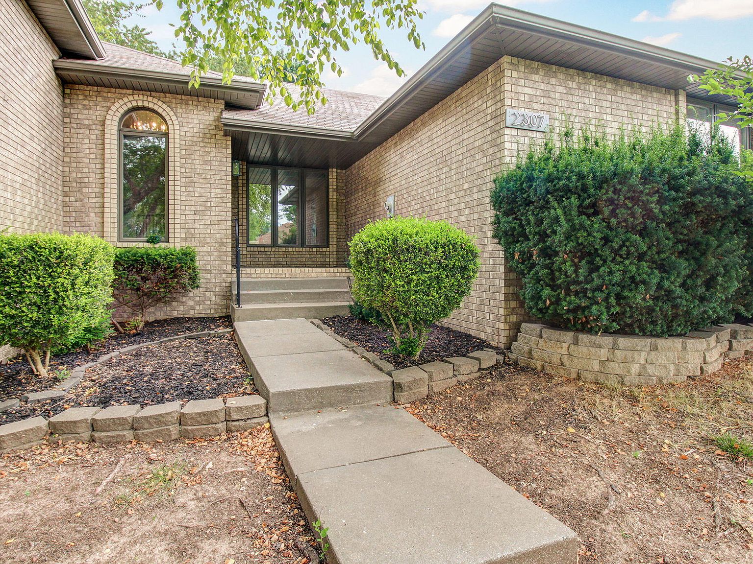 2307 West Arlington Street, Springfield, MO 65810 | Zillow
