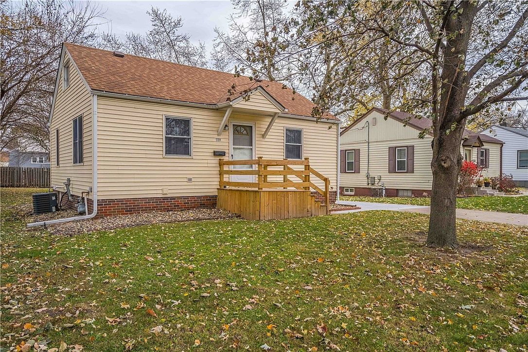 4043 Oxford St, Des Moines, IA 50313 | Zillow